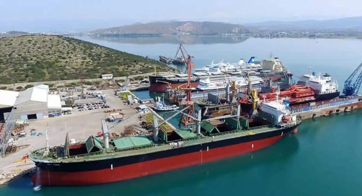 Εύβοια: Τραγωδία στα Ναυπηγεία Χαλκίδας – Άνδρας καταπλακώθηκε από ...