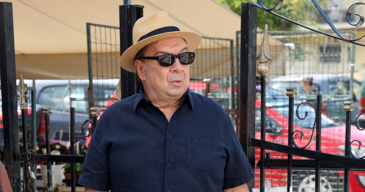 Σταμάτης Φασουλής: «Αν βγάλω βιβλίο, θα γκρεμιστεί το μισό θέατρο, άστο ...