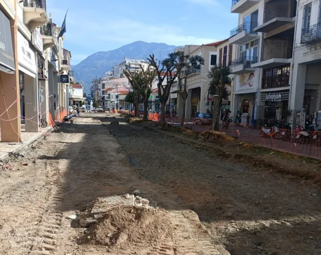ΕΠΙΜΕΝΕΙ σε Αντικατάσταση των δέντρων της «23ης Μαρτίου» ο Εμπορικός ...